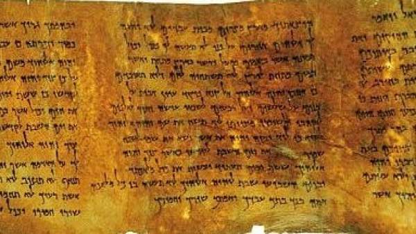 El Manuscrito Más Completo De Los Diez Mandamientos Expuesto En Un